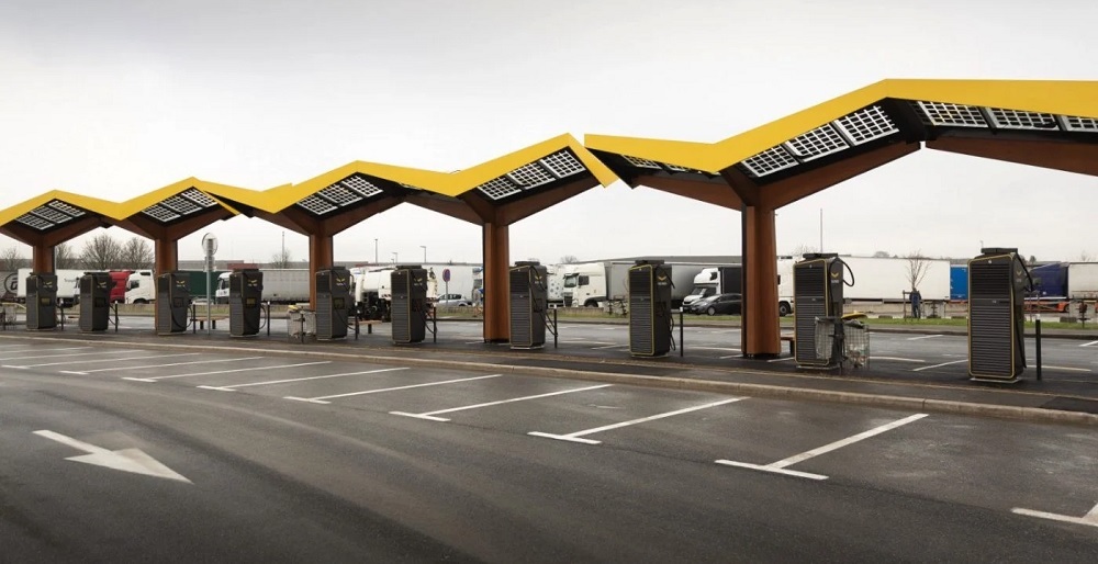 Nederland Elektrisch - Foto van de week | Fastned plaatst 1.500e snellader